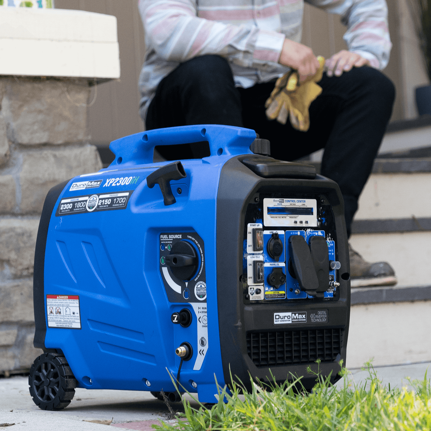 DuroMax XP2300iH 2,300 Watt Portable Dual Fuel Inverter Generator - Qu ...
